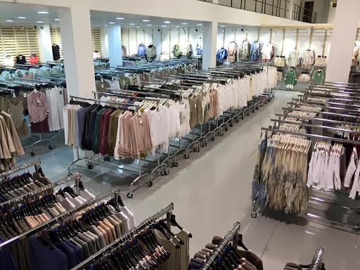 Los 7 mejores almacenes de ropa al por mayor de Málaga